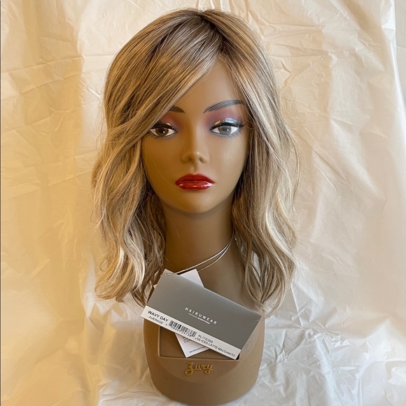 Raquel Welch | Hair | Raquel Welch Wavy Day Wig Nwt | Poshmark